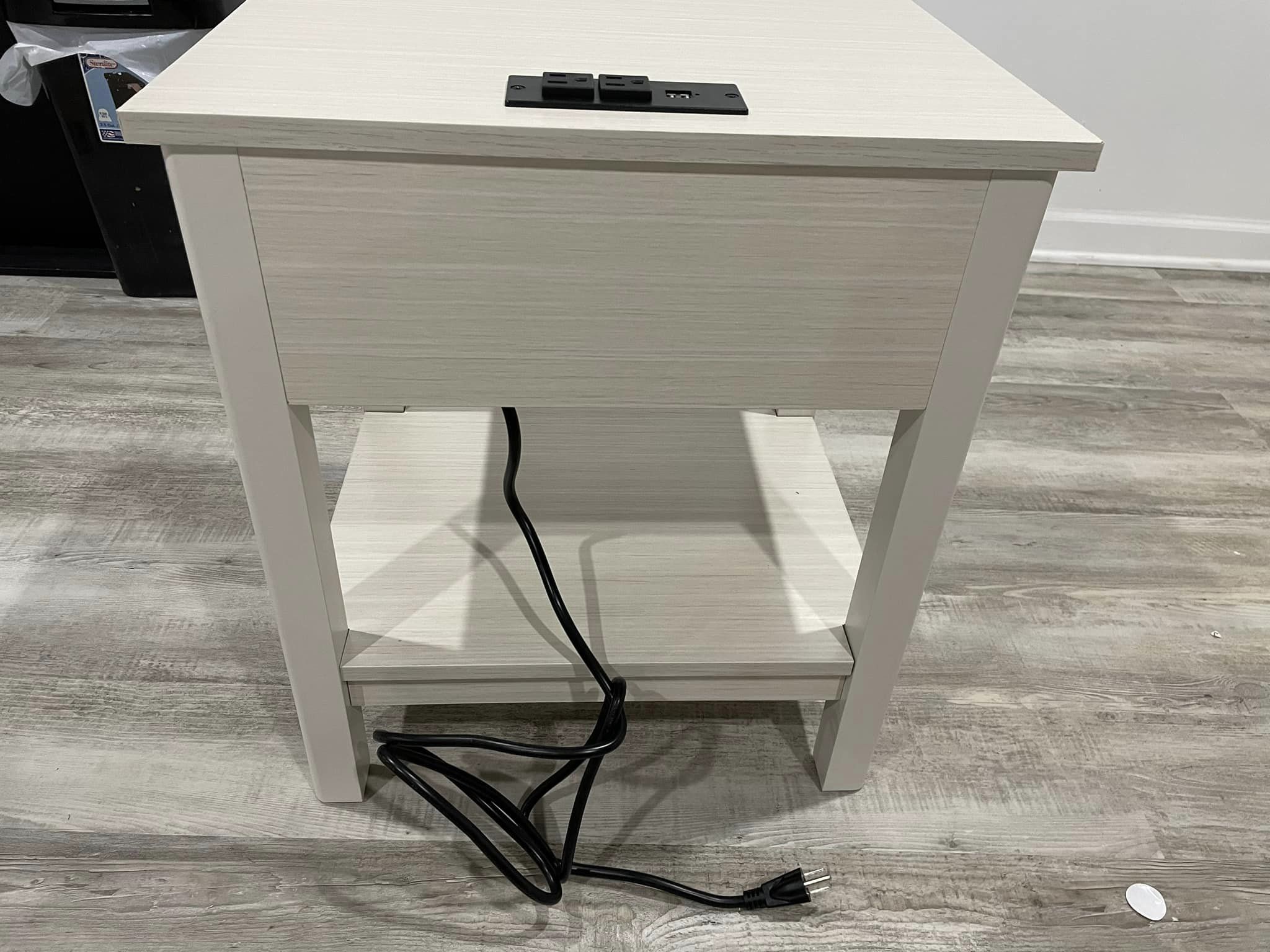 iLive End Table with AC power and charging port review - The Gadgeteer
