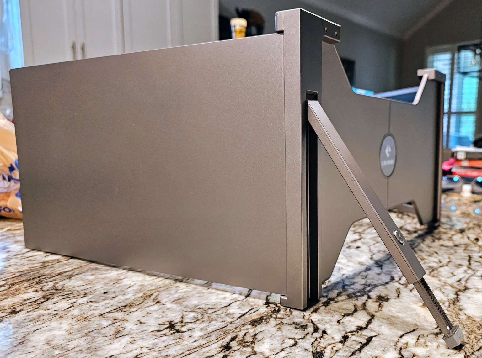 Limink S20 portable tri-screen monitor review - Less is more and still ...