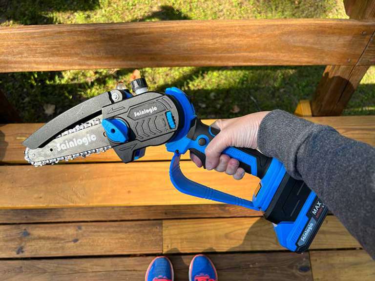 Sainlogic electric mini chainsaw review - Go Leatherface on your trees ...