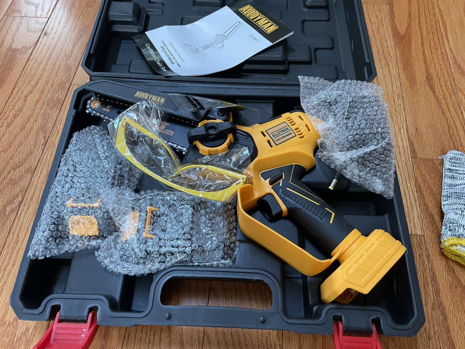 Alloyman CS-BM11 Cordless Chain Saw review - Trimming and pruning has ...