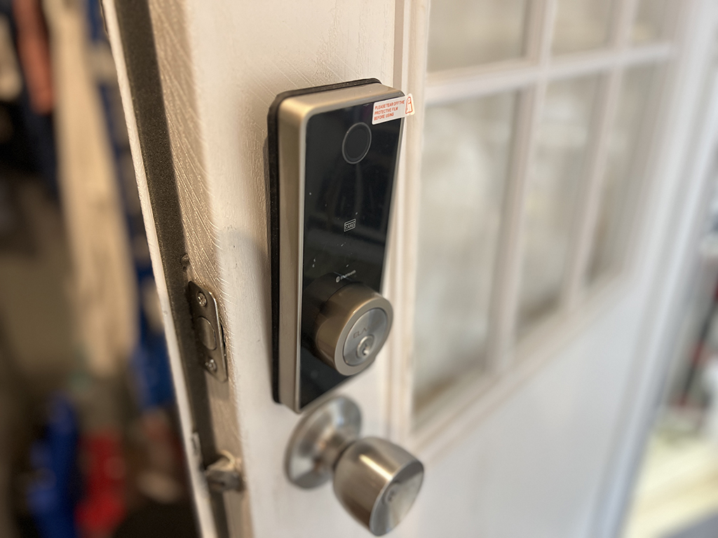 Elamor M12 Touchscreen Entry Door Lock review - A smart way to secure ...