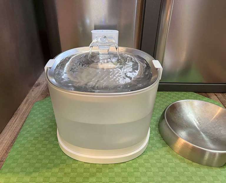 Elfin pet water fountain review - A rechargeable pumpless fountain for ...