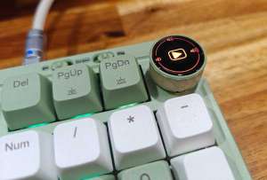 EPOMAKER RT100 mechanical keyboard review - kinda retro and kinda ...