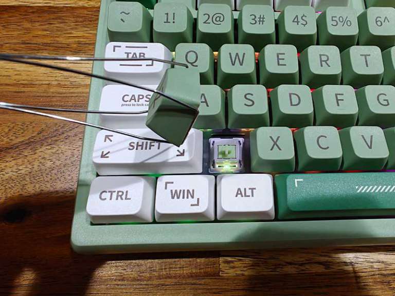 EPOMAKER RT100 mechanical keyboard review - kinda retro and kinda ...