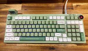 EPOMAKER RT100 mechanical keyboard review - kinda retro and kinda ...