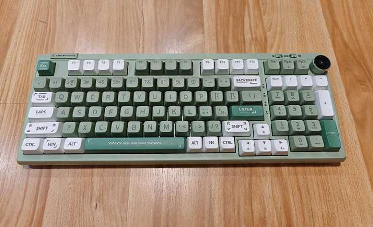 EPOMAKER RT100 mechanical keyboard review - kinda retro and kinda ...