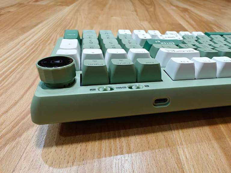 EPOMAKER RT100 mechanical keyboard review - kinda retro and kinda ...