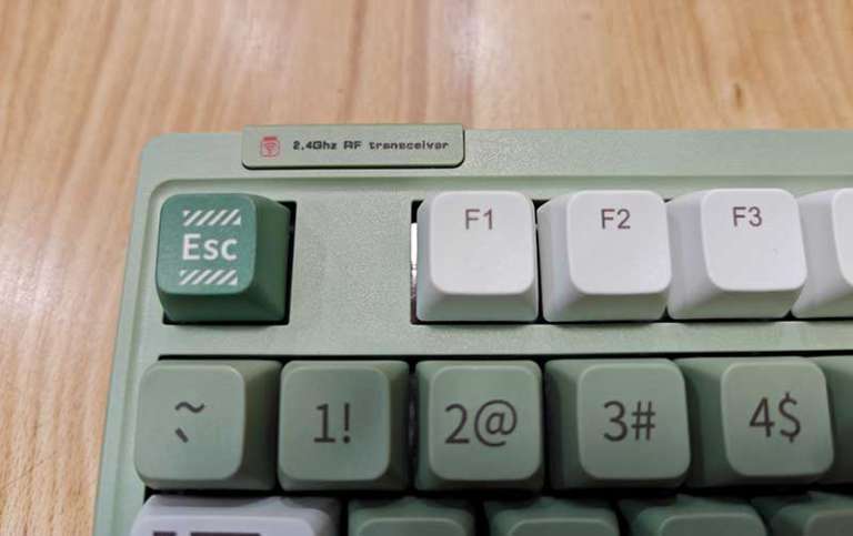 EPOMAKER RT100 mechanical keyboard review - kinda retro and kinda ...