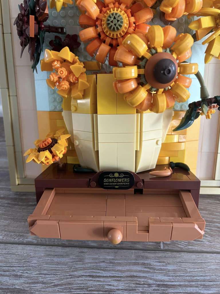 JMBricklayer Botanical Collection The Sunflower review - The Gadgeteer