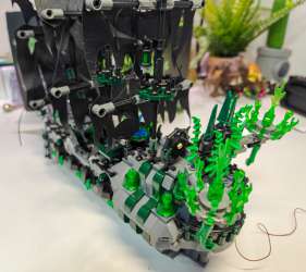 Jmbricklayer Glowing Pirate Ship model review - LED lights and a ...