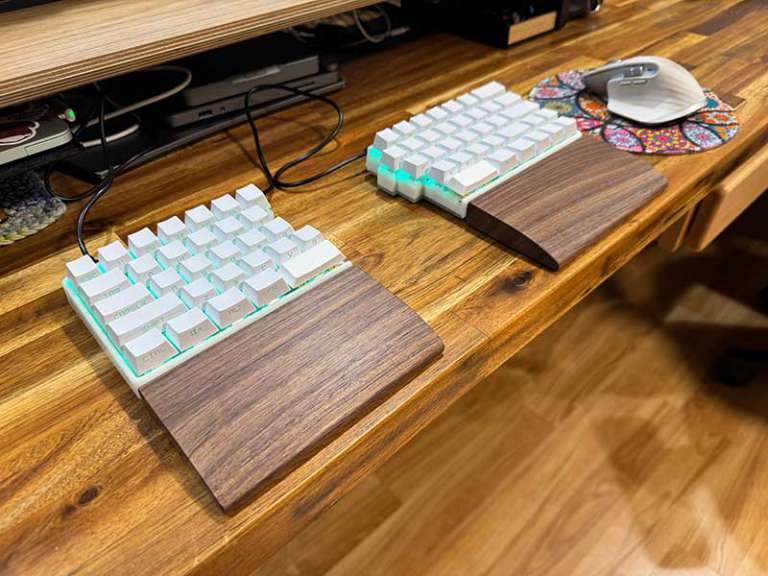 NocFree Lite 60% compact split wireless mechanical keyboard review - The Gadgeteer