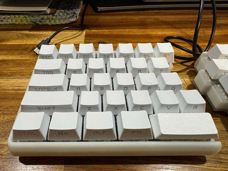 NocFree Lite 60% compact split wireless mechanical keyboard review - The Gadgeteer