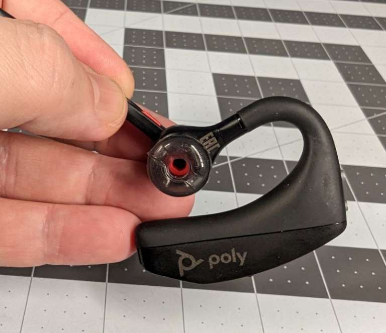 Poly Voyager 5200 UC with BT700 headset review - A serious home/office ...