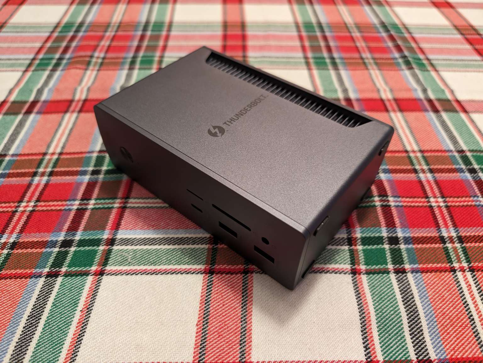 UGREEN Revodok Max 213 Thunderbolt 4 Dock review - A powerful ...