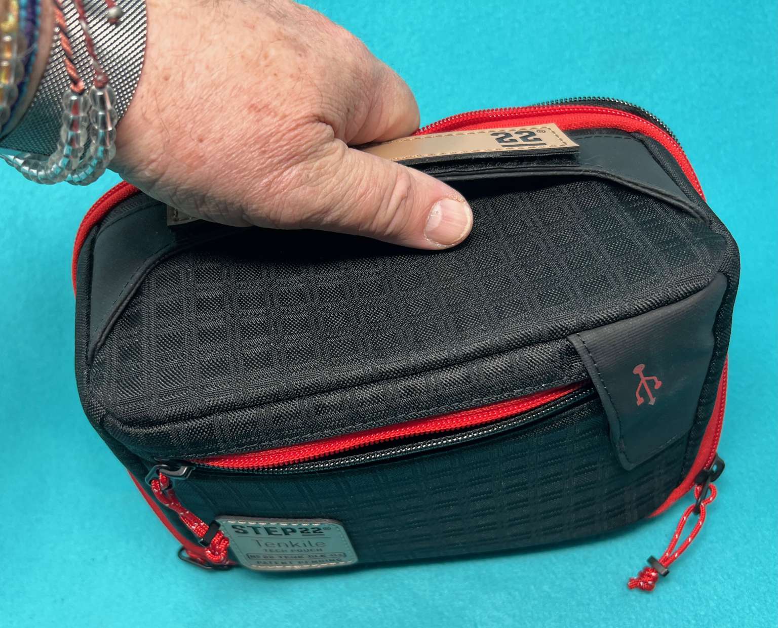 STEP 22 Tenkile tech pouch review - Keep all your gear in one place ...