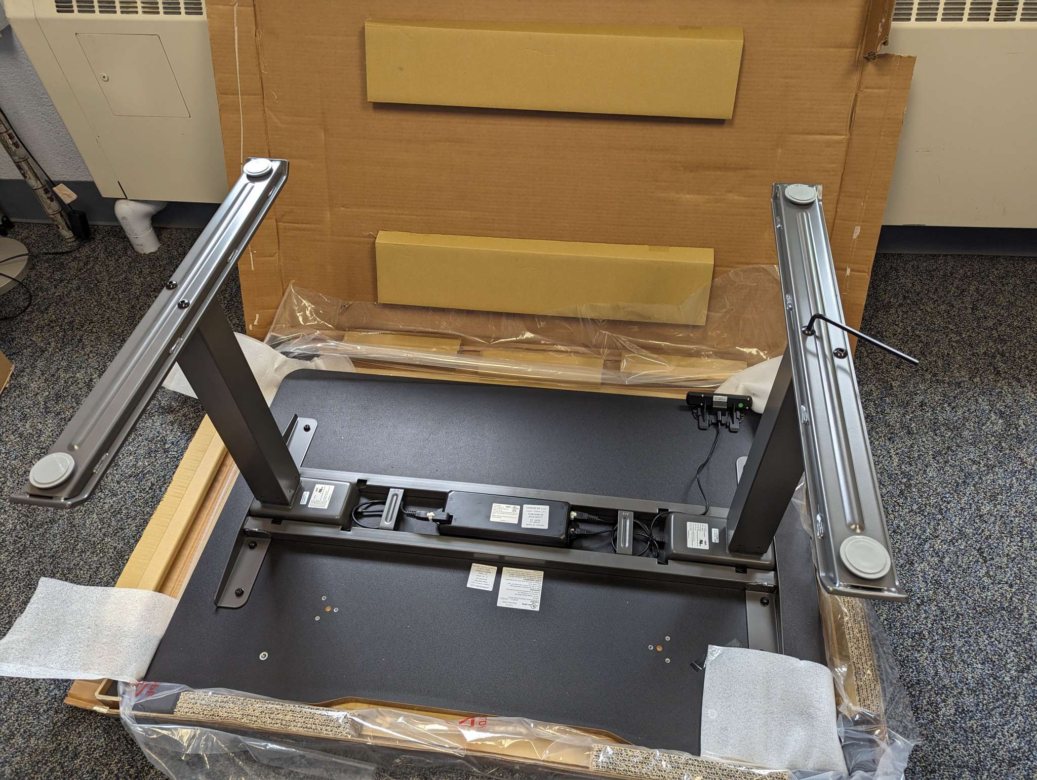 Vari Electric Standing Desk with ComfortEdge 48"x30" review - Still the ...