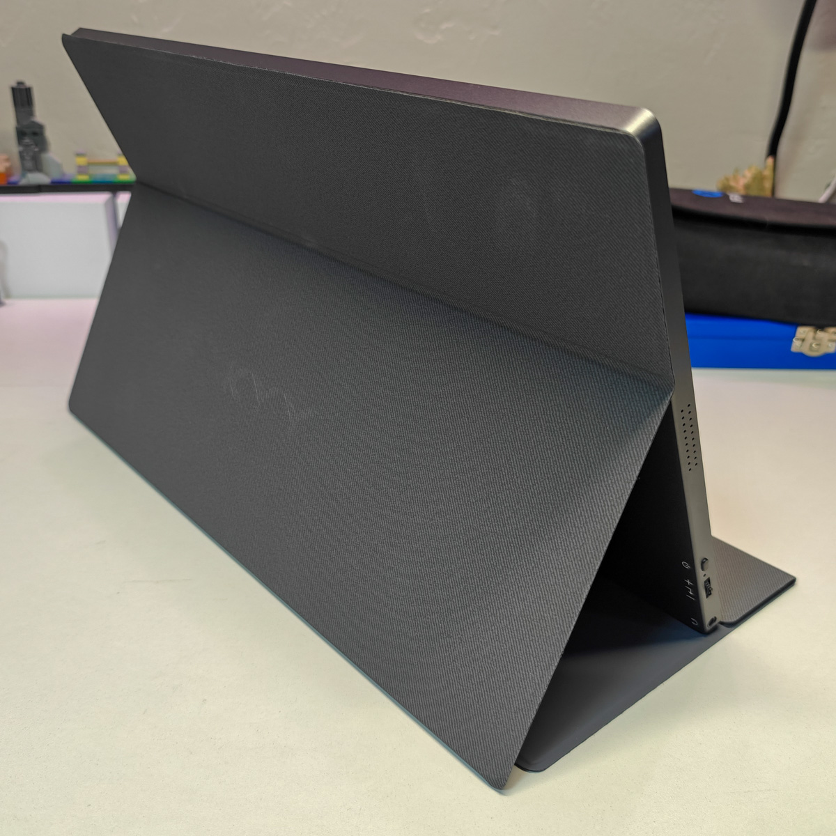 KYY 15.6'' 3840x2160 4K UHD USB-C portable monitor review - a nice 4k ...