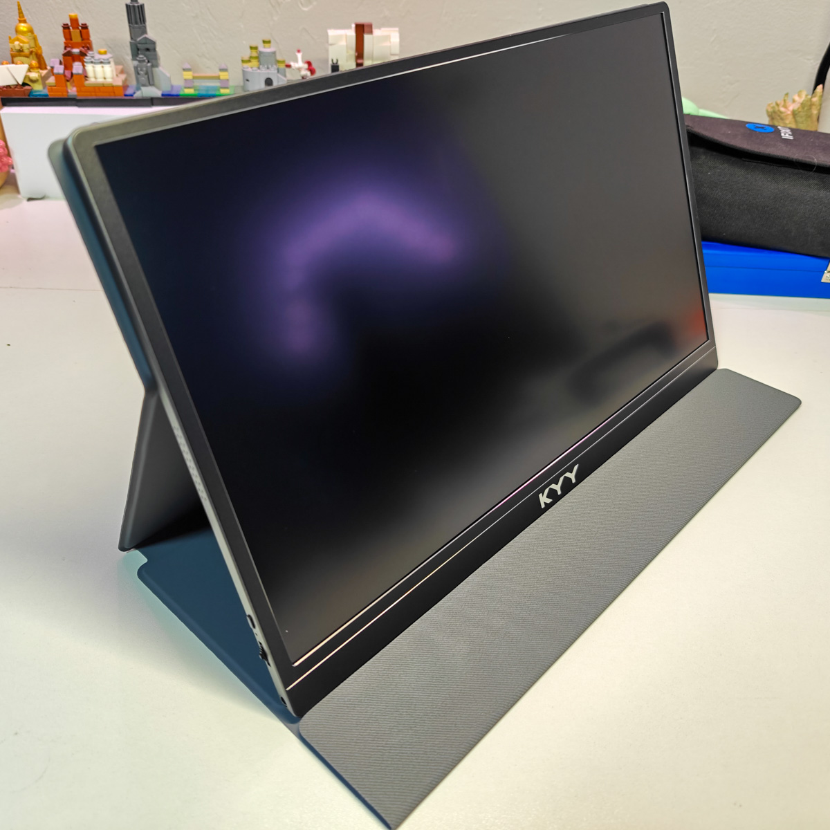 KYY 15.6'' 3840x2160 4K UHD USB-C portable monitor review - a nice 4k ...