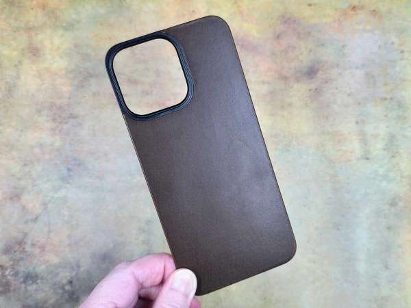 NOMAD Magnetic Leather Back review - A MagSafe leather back for your ...