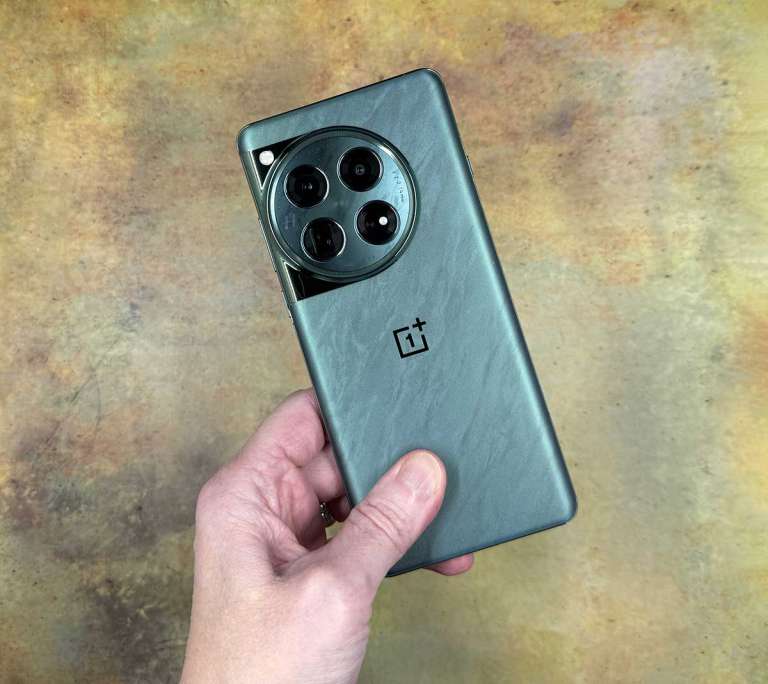 My first look at the OnePlus 12 smartphone - Let's unbox it! - The ...