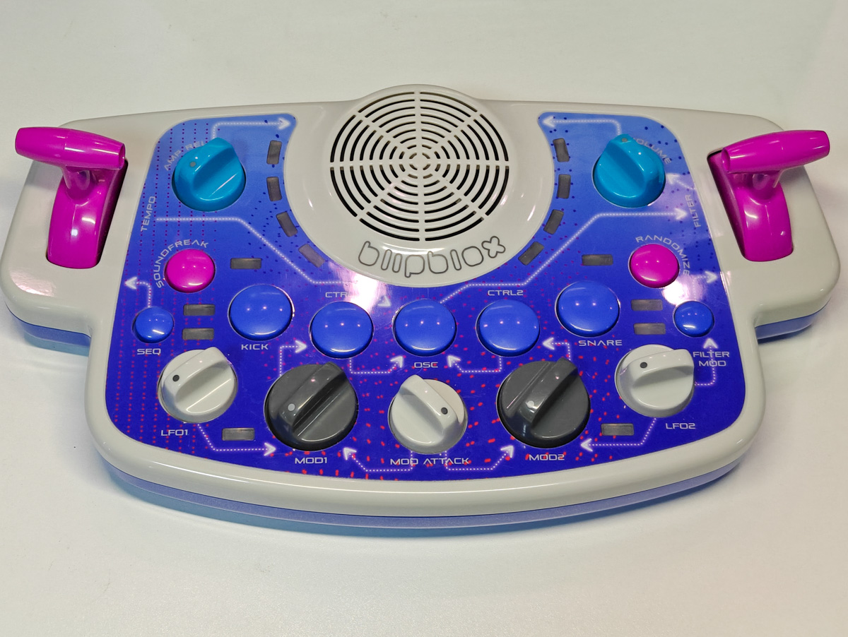 Blipblox SK2 synthesizer review - electronic music fun for kids and ...