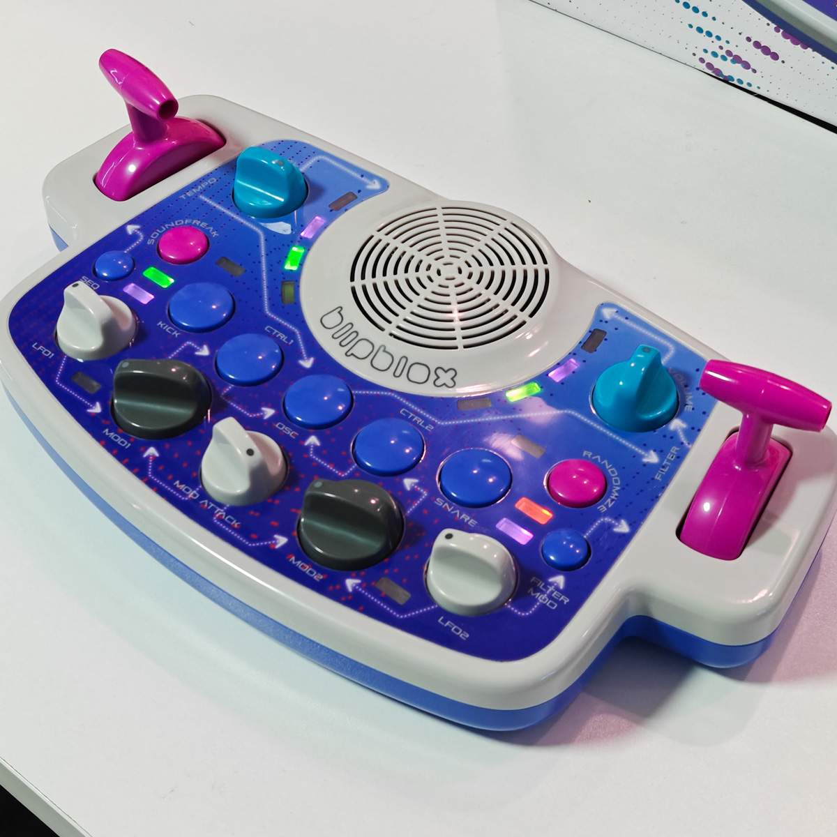 Blipblox SK2 synthesizer review - electronic music fun for kids and ...