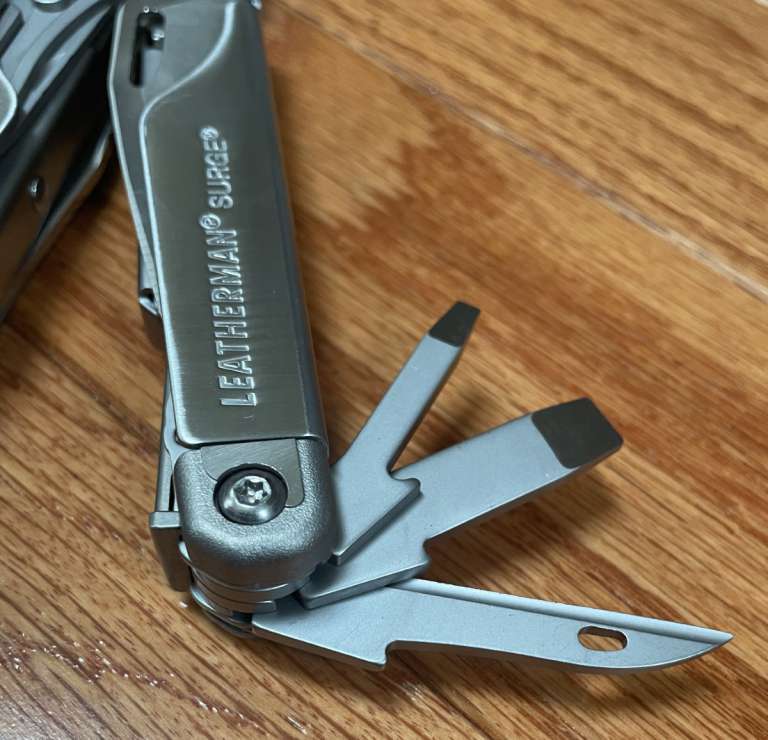 Leatherman Surge Multitool review – "Jack of all trades" tool ...