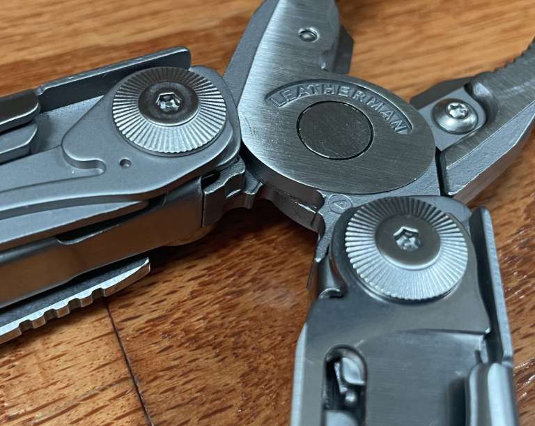 Leatherman Surge Multitool review – "Jack of all trades" tool ...