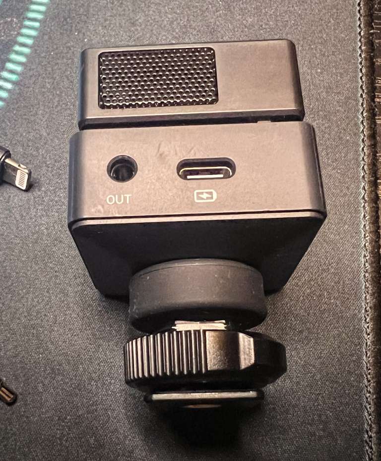 Zeniko smartphone video rig MR11 kit review - add a light and mic to ...