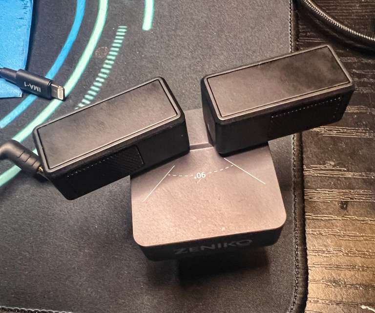 Zeniko smartphone video rig MR11 kit review - add a light and mic to ...