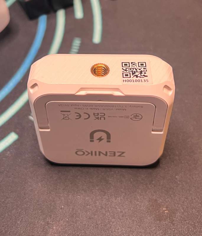 Zeniko smartphone video rig MR11 kit review - add a light and mic to ...