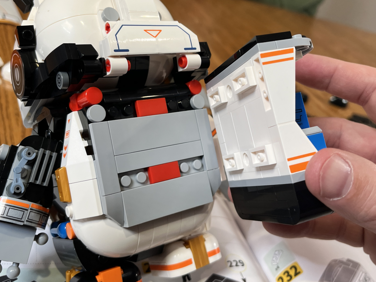 JMBricklayer Space Astronaut Panda Building Block Set review - Pandas ...