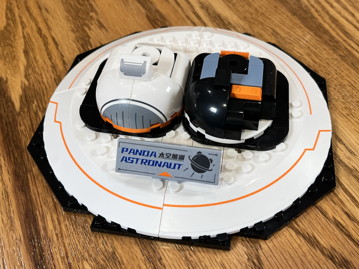JMBricklayer Space Astronaut Panda Building Block Set review - Pandas ...
