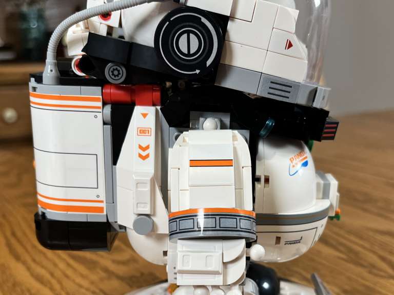 JMBricklayer Space Astronaut Panda Building Block Set review - Pandas ...