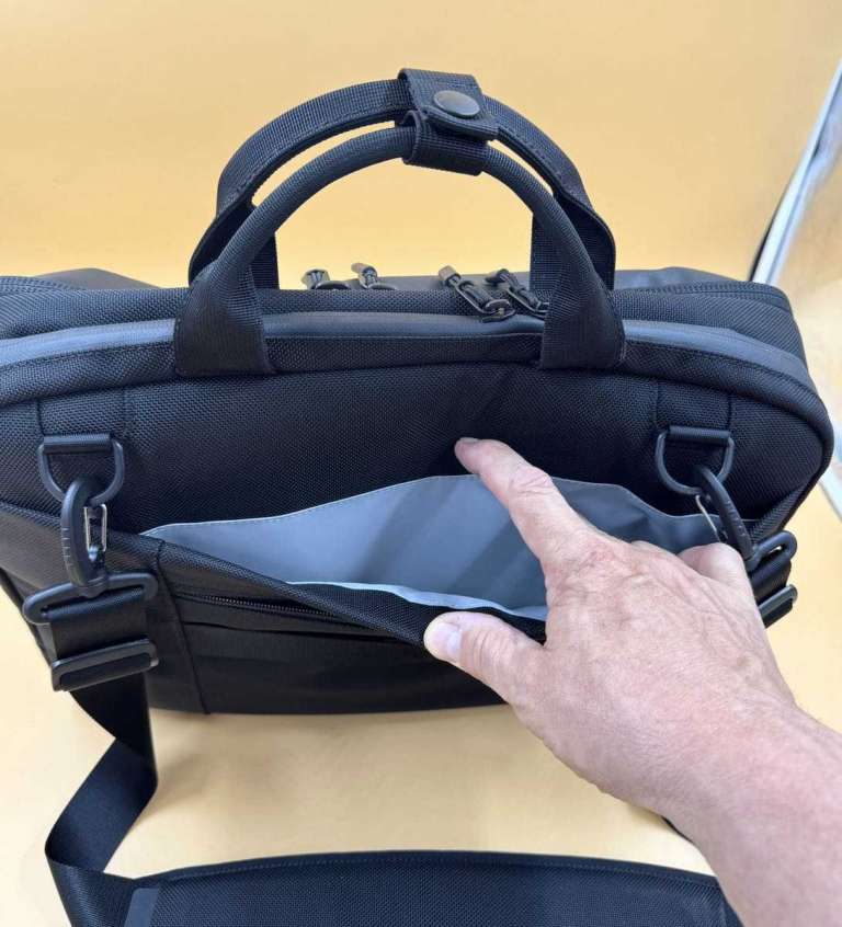 AER Tech Brief review - your mobile office, optimized! - The Gadgeteer