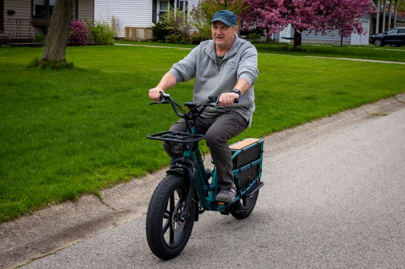 Fiido T2 Longtail cargo eBike review - Carry your stuff with ease ...