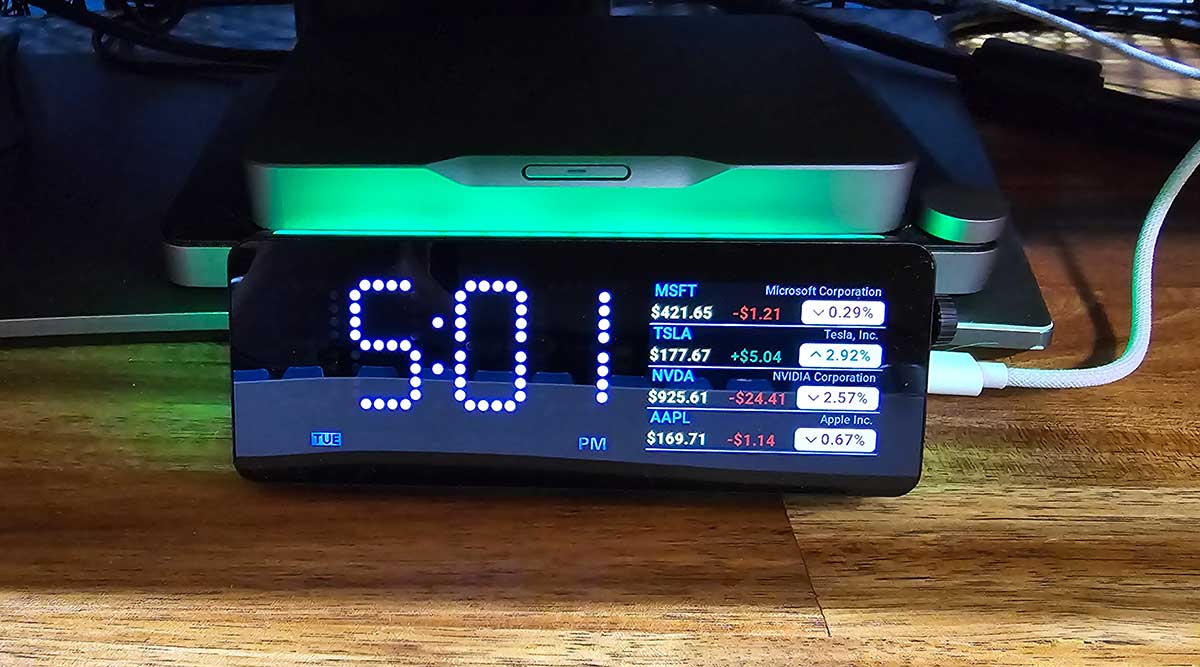 Vobot Mini Dock review - A very cool 7-in-1 desk hub app clock! - The Gadgeteer