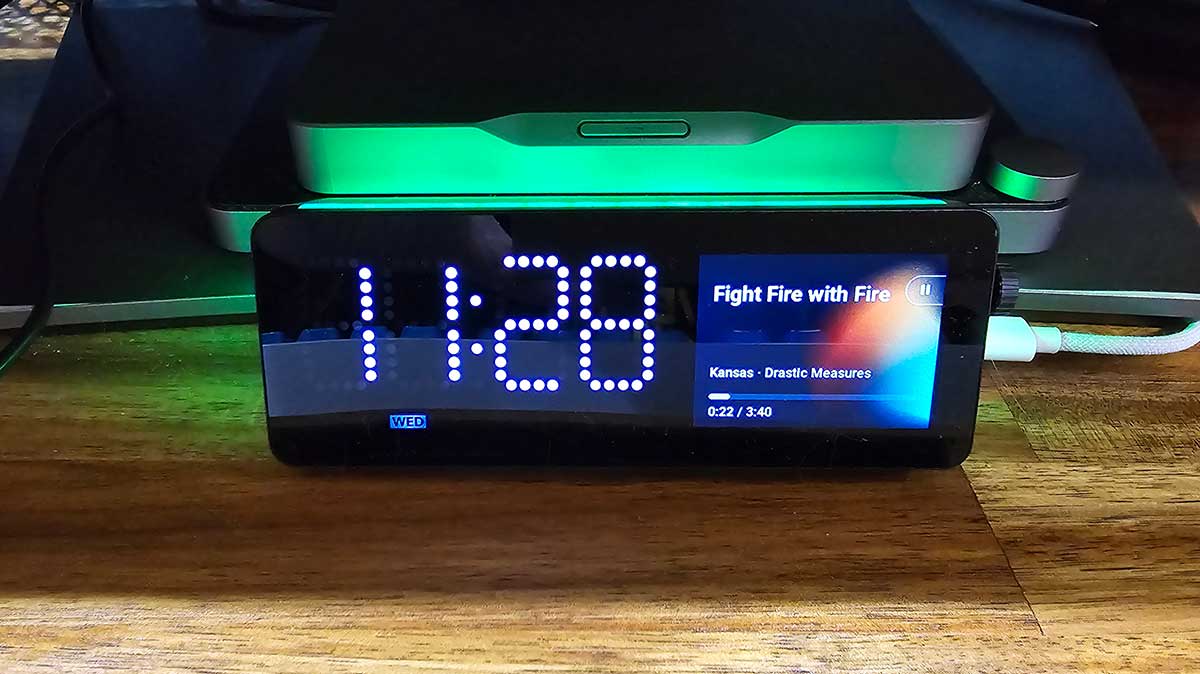 Vobot Mini Dock review - A very cool 7-in-1 desk hub app clock! - The Gadgeteer