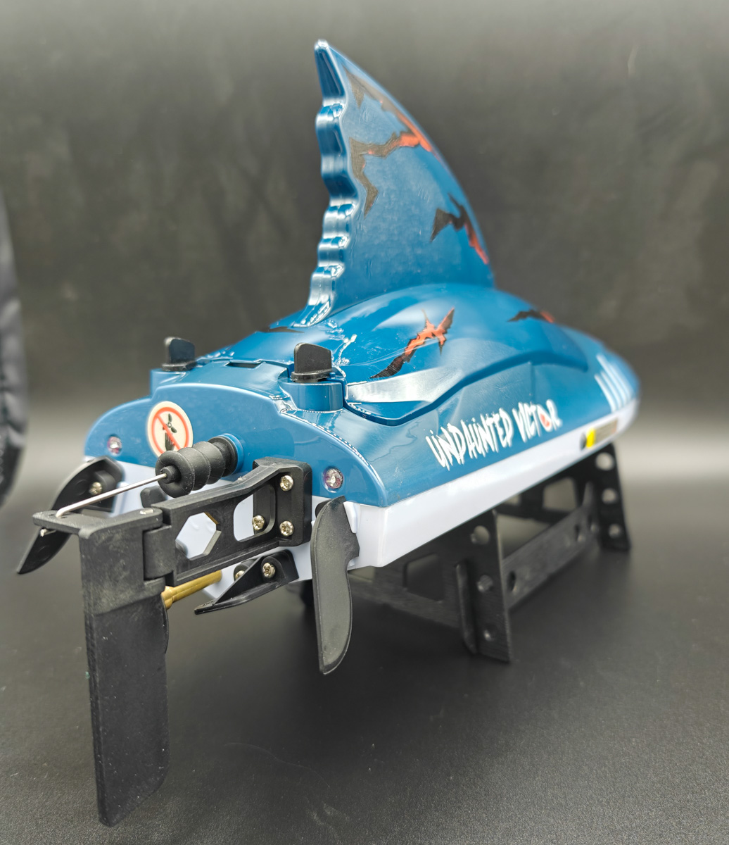 DEERC Fast Brushless RC Shark Boat review - bringing the RC party to ...