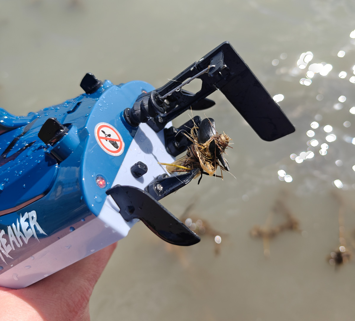 DEERC Fast Brushless RC Shark Boat review - bringing the RC party to ...