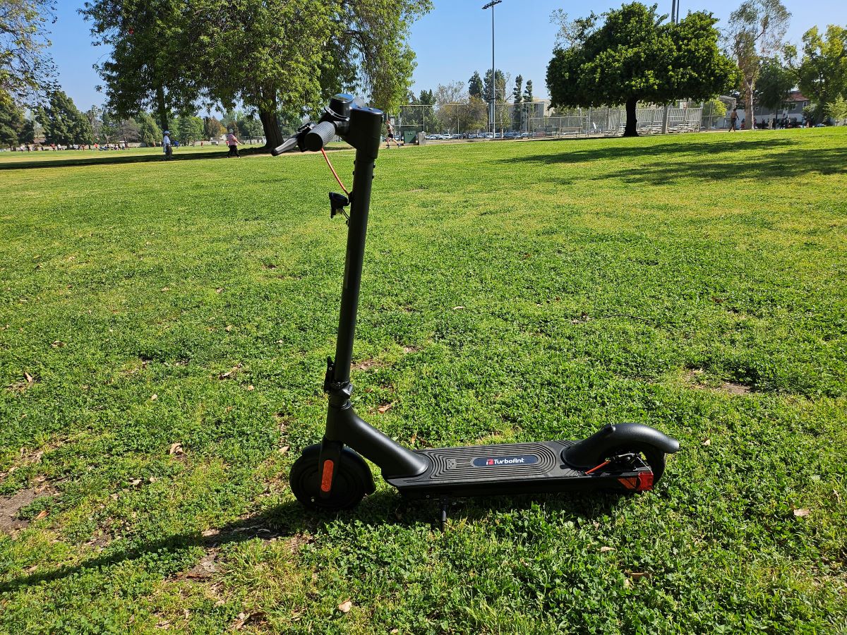TurboAnt M10 Pro commuting electric scooter review - The Gadgeteer