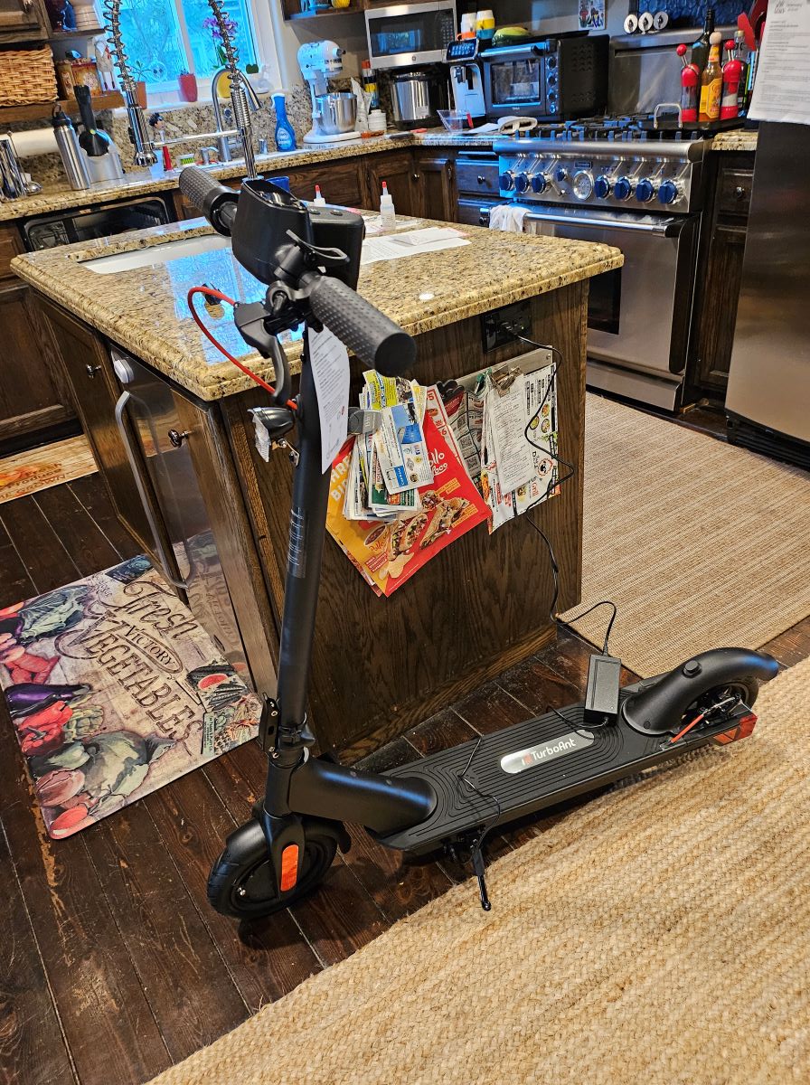 TurboAnt M10 Pro commuting electric scooter review - The Gadgeteer