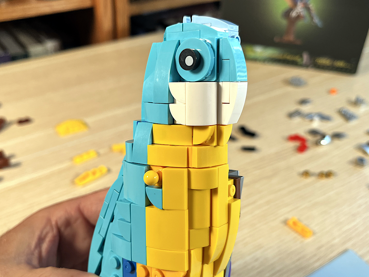 JMBricklayer Mechanical Parrot Building Block Set review - The Gadgeteer