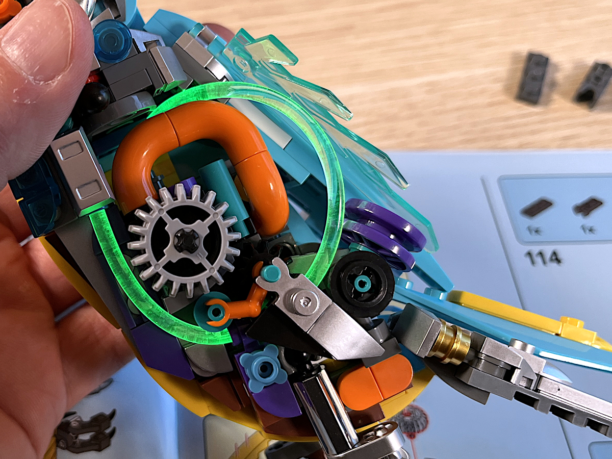 JMBricklayer Mechanical Parrot Building Block Set review - The Gadgeteer