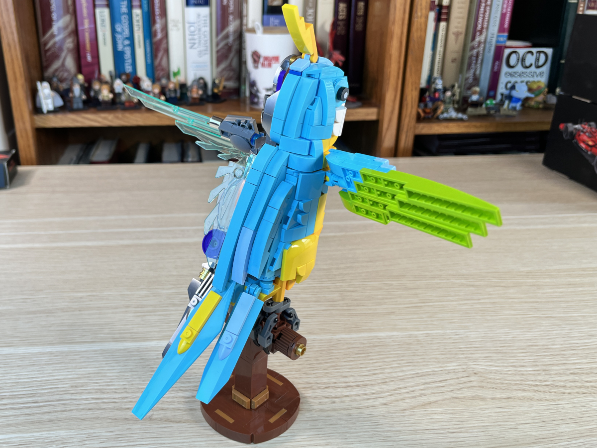 JMBricklayer Mechanical Parrot Building Block Set review - The Gadgeteer