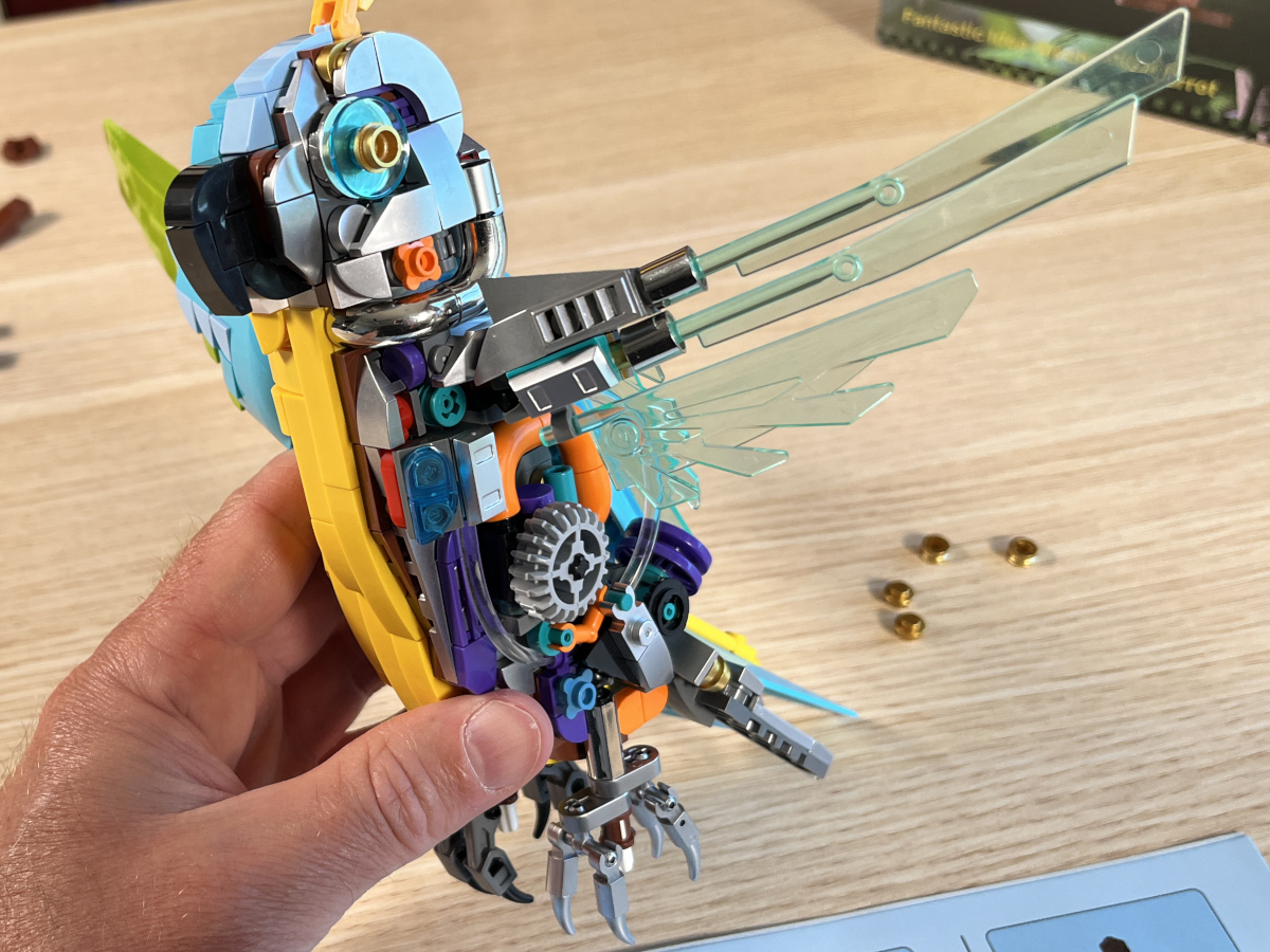 JMBricklayer Mechanical Parrot Building Block Set review - The Gadgeteer