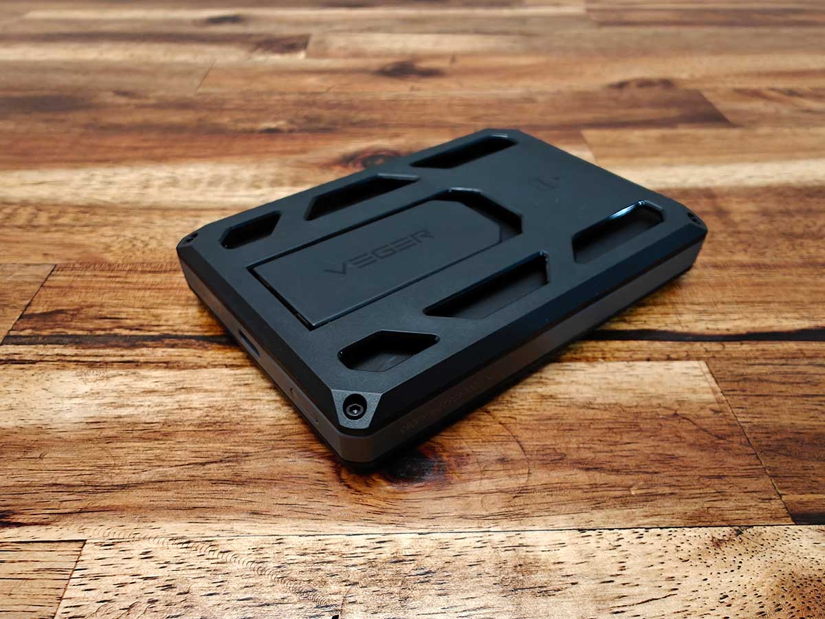 VEGER X5 WalletTrack power bank review - combines a MagSafe wallet ...