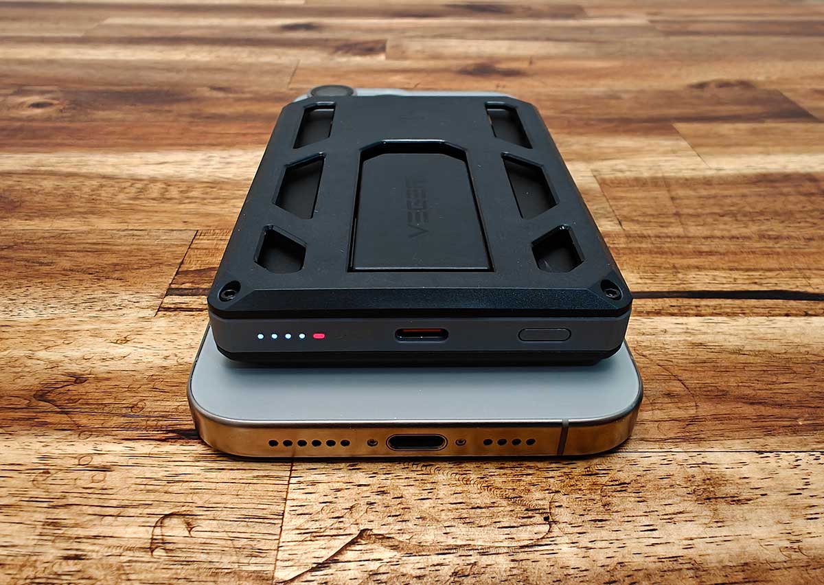 VEGER X5 WalletTrack power bank review - combines a MagSafe wallet ...