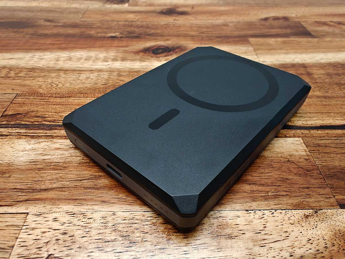 VEGER X5 WalletTrack power bank review - combines a MagSafe wallet ...