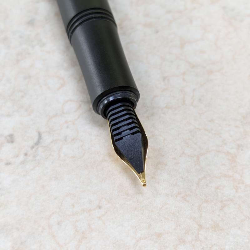 Scriveiner EDC Fountain Pen review - Short, but big-sized performance ...